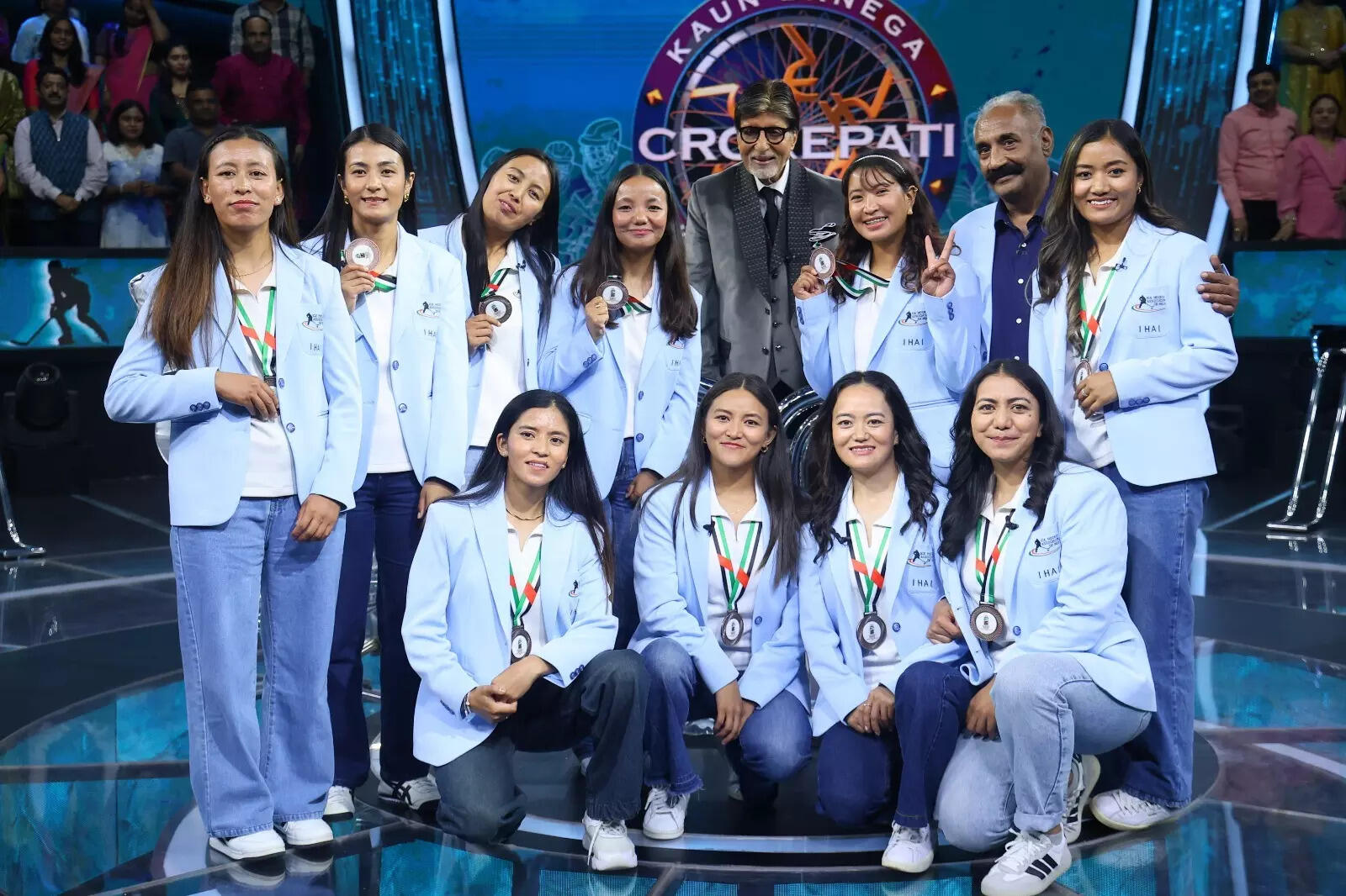 KBC 17: Indian Women’s Ice Hockey team joins Amitabh Bachchan for ...