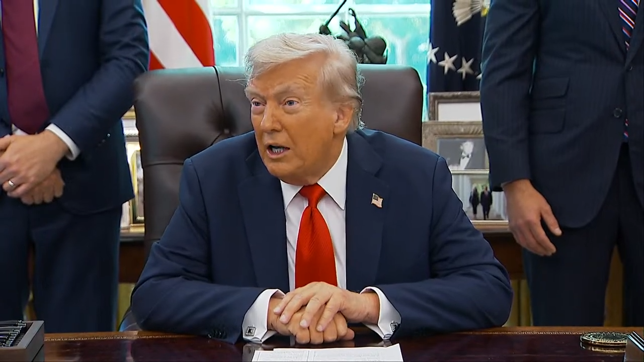 'Many Of You Are Corrupt': Donald Trump Delays Executive Order Signing ...