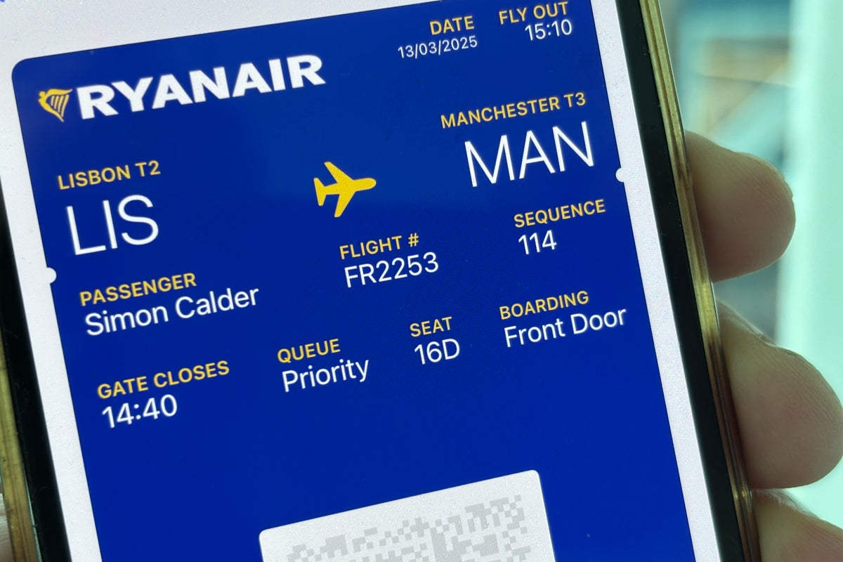 Ryanair issues guidance after passenger fears over new smartphone-only ...