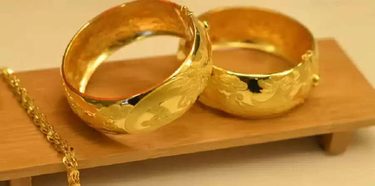If you are planning to buy gold, identify if the gold is real or fake
