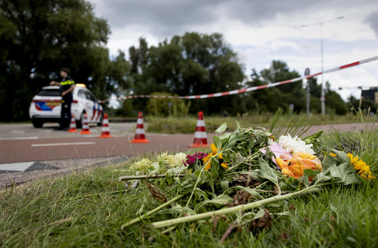 Bewoners COA-locatie Amsterdam lopen stille tocht voor omgebrachte Lisa