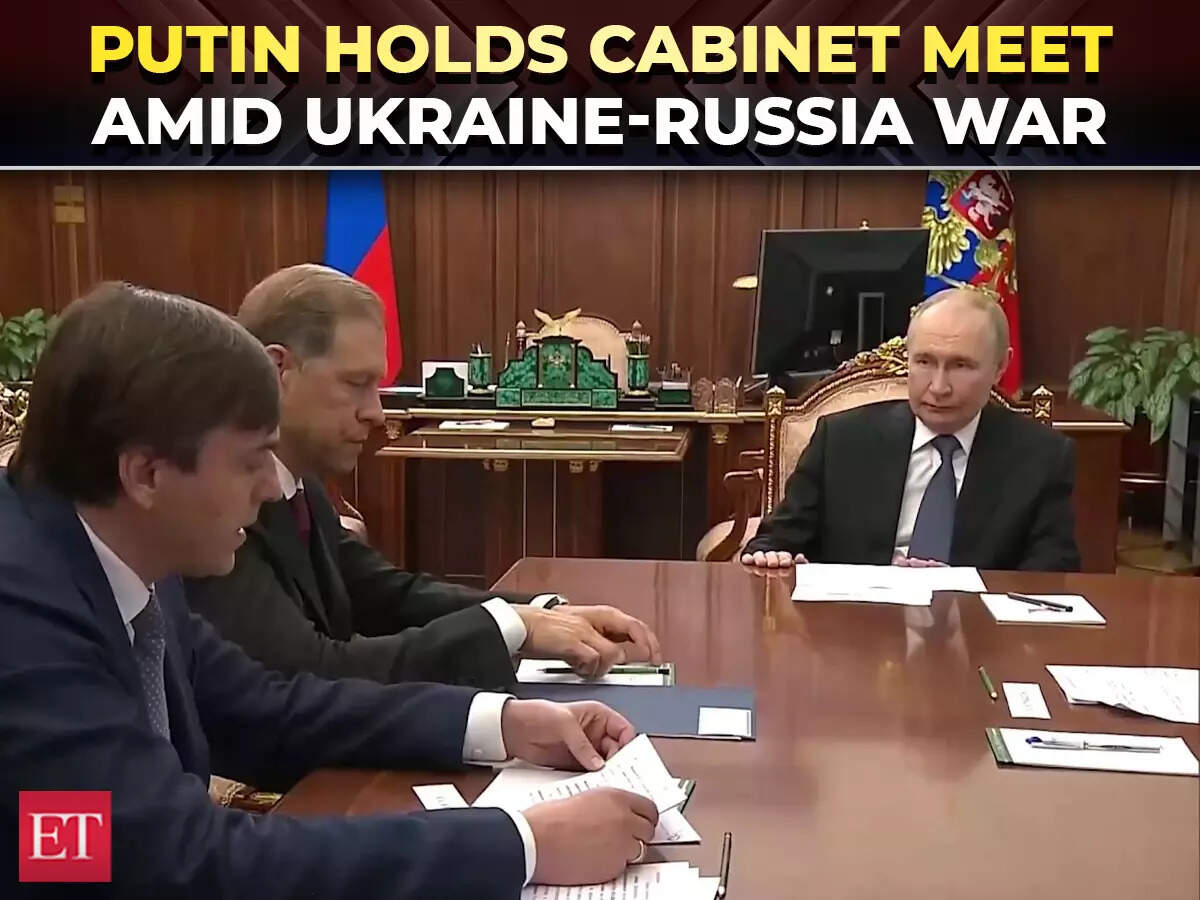 Kremlin: Putin holds cabinet meeting even as Ukraine-Russia war continues