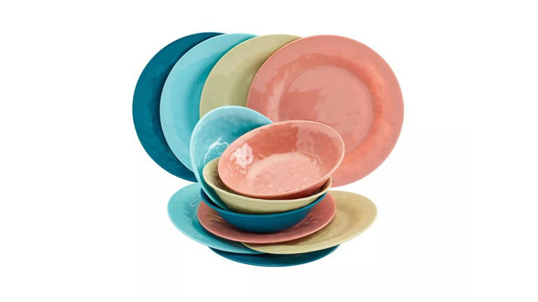 8 Budget Dinnerware Sets That Will Add A Pop Of Color To Your Meal