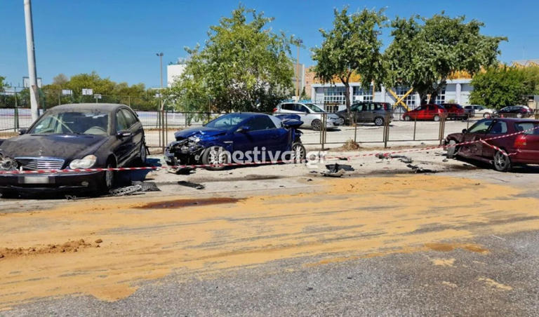 Ανεξέλεγκτη κούρσα αυτοκινήτου στη Θεσσαλονίκη: Οδηγός συγκρούστηκε με ...