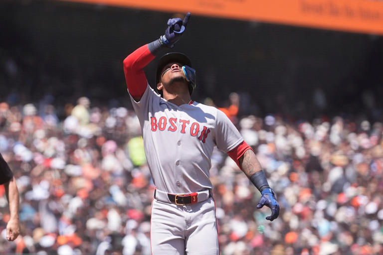 Ceddanne Rafaela atones for defensive miscue, clubs game-winner homer