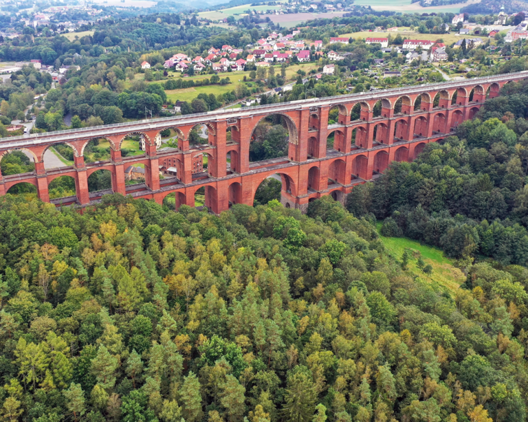 Gigantisch! Hier steht die größte „Ziegelsteinbrücke“ der Welt – so ...