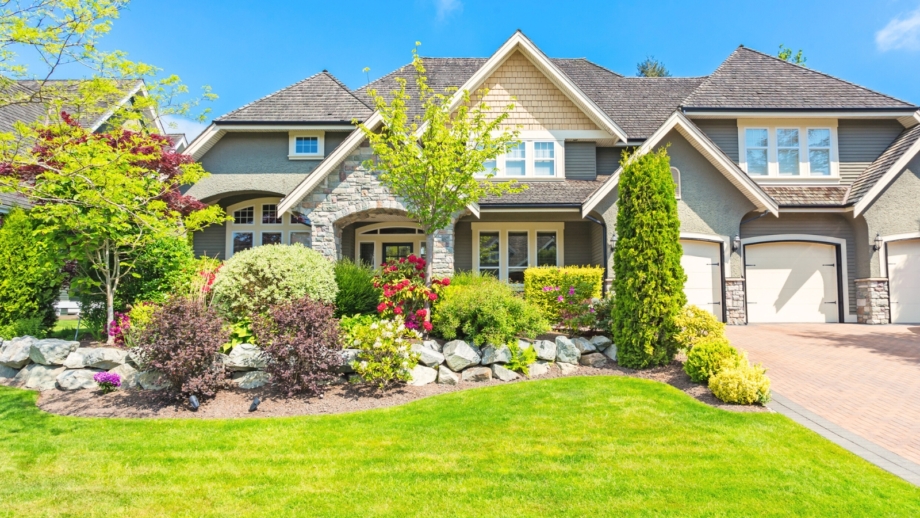 7 Landscaping Mistakes that Ruin Your Curb Appeal