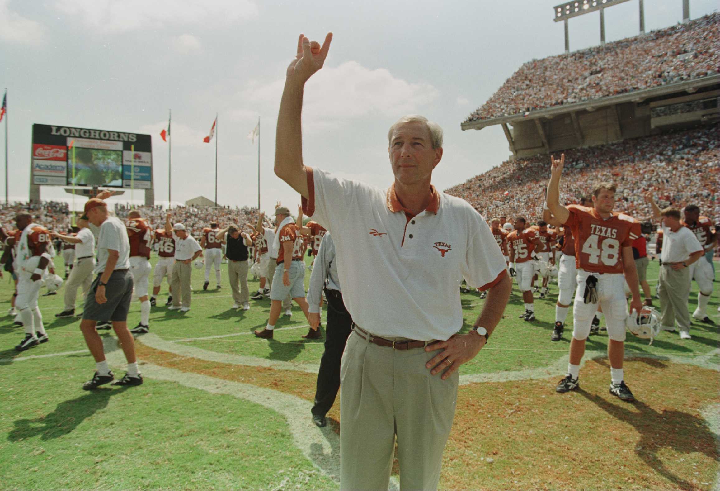 ESPN reveals John Mackovic’s insane Manning fumbles