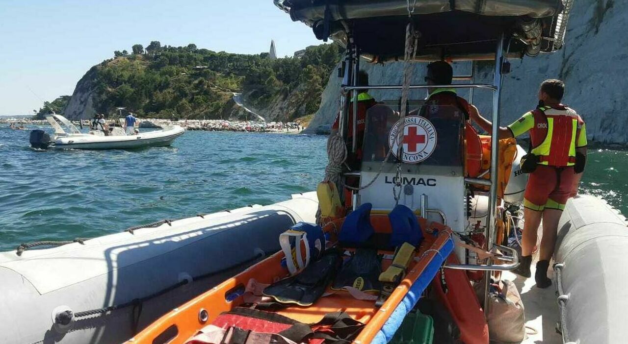 Ragazza di 23 anni morta in acqua davanti agli amici: si è tuffata ...