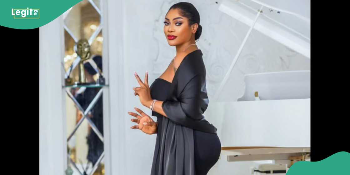 "I love the aura": Ehi Ogbebor's lover replies twin sister in epic clap back, shares video