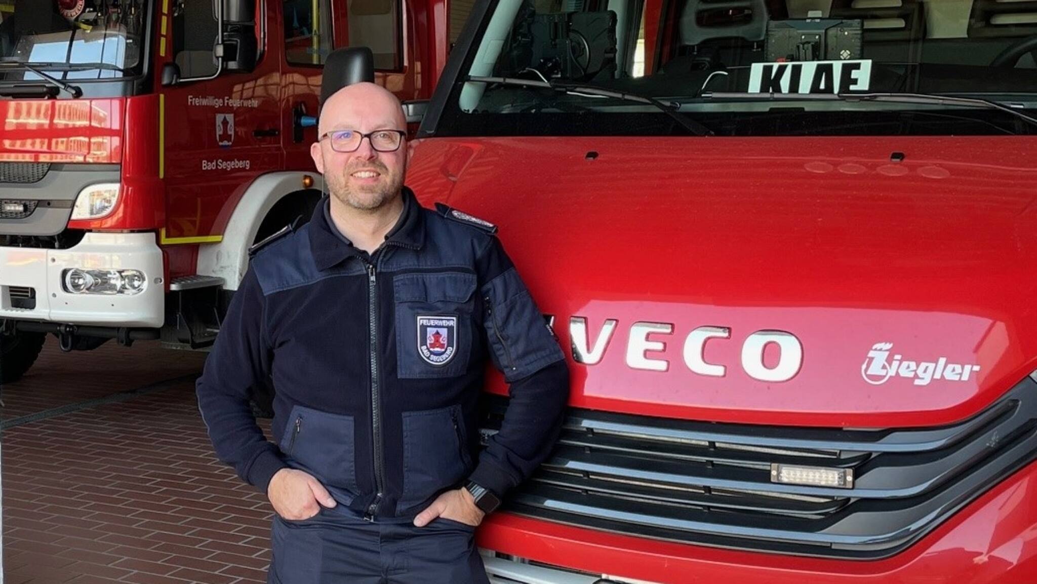 E-Trolley-Akku fängt beim Laden Feuer: Spezialeinsatz für Feuerwehr Bad ...