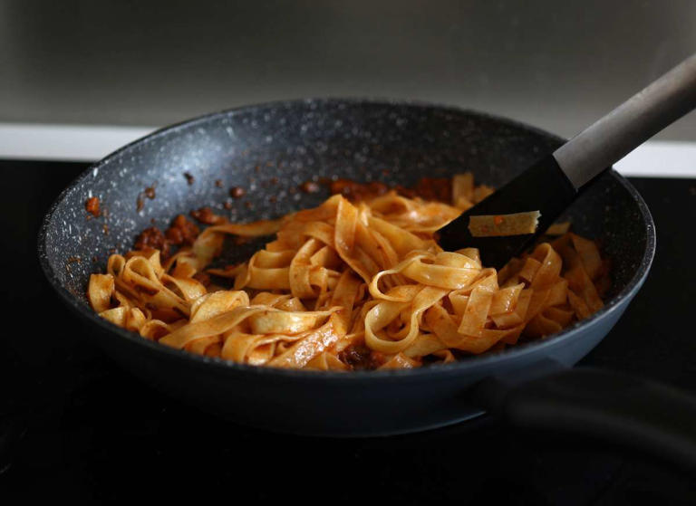 Nudeln mit Bolognese-Soße - Tagliatelle al ragù alla bolognese