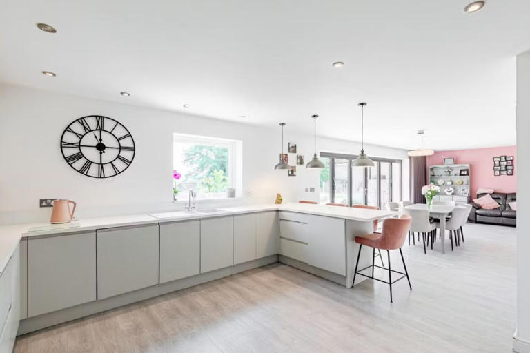 Beautiful 3-bed Kettering character cottage with country views and ...