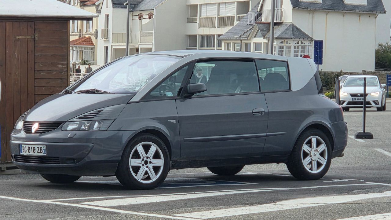 10 French cars that dared to be different