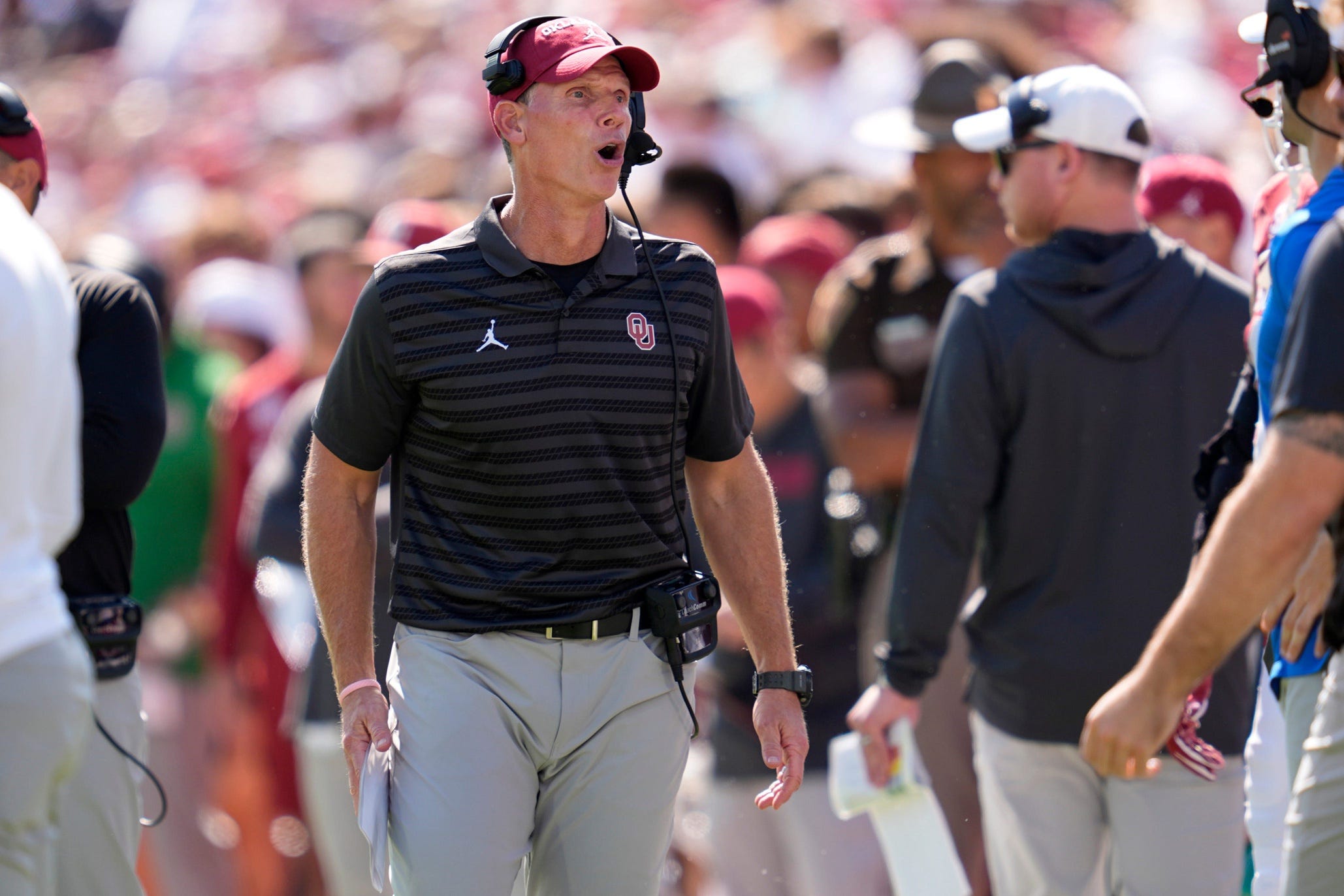 Oklahoma head coach Brent Venables takes shot at Lincoln Riley in press ...