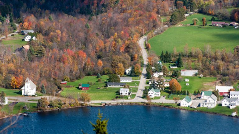 Vermont's Quiet Lake Town Just Outside Of Stowe Is A Nature Haven Full ...