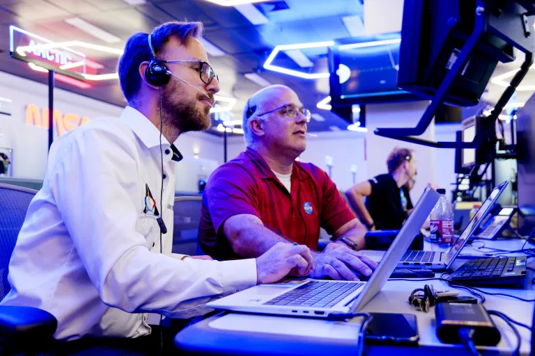 NASA debuts new Orion mission control room for Artemis 2 astronaut ...