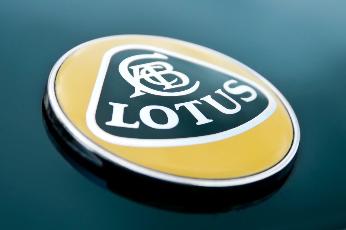 Sportscar manufacturer Lotus cuts 550 jobs