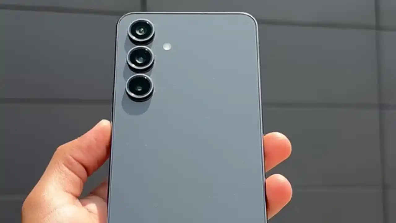 Flipkart Black Friday Sale: Samsung Galaxy S24 FE price drops by Rs ...