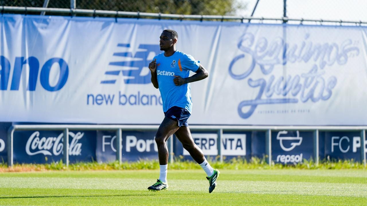 FC Porto: Rosario operado à mão esquerda, Farioli chama três «bês»