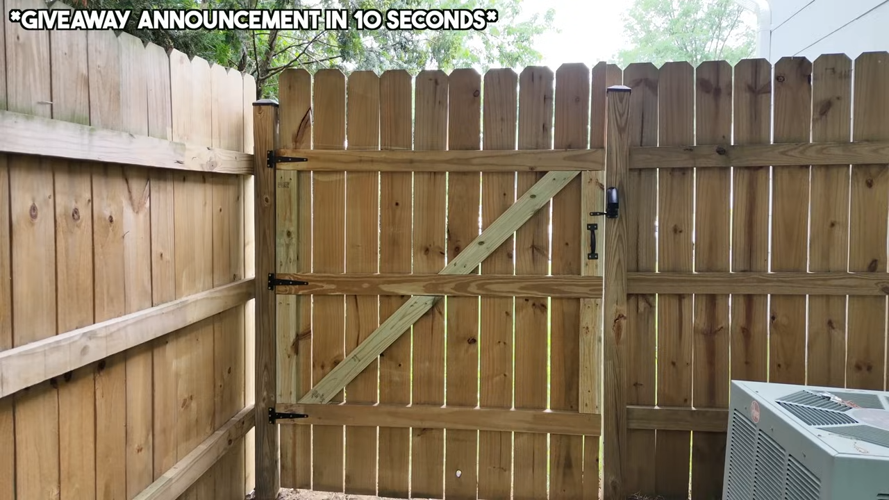 How This Man Easily Built and Installed a Fence Gate