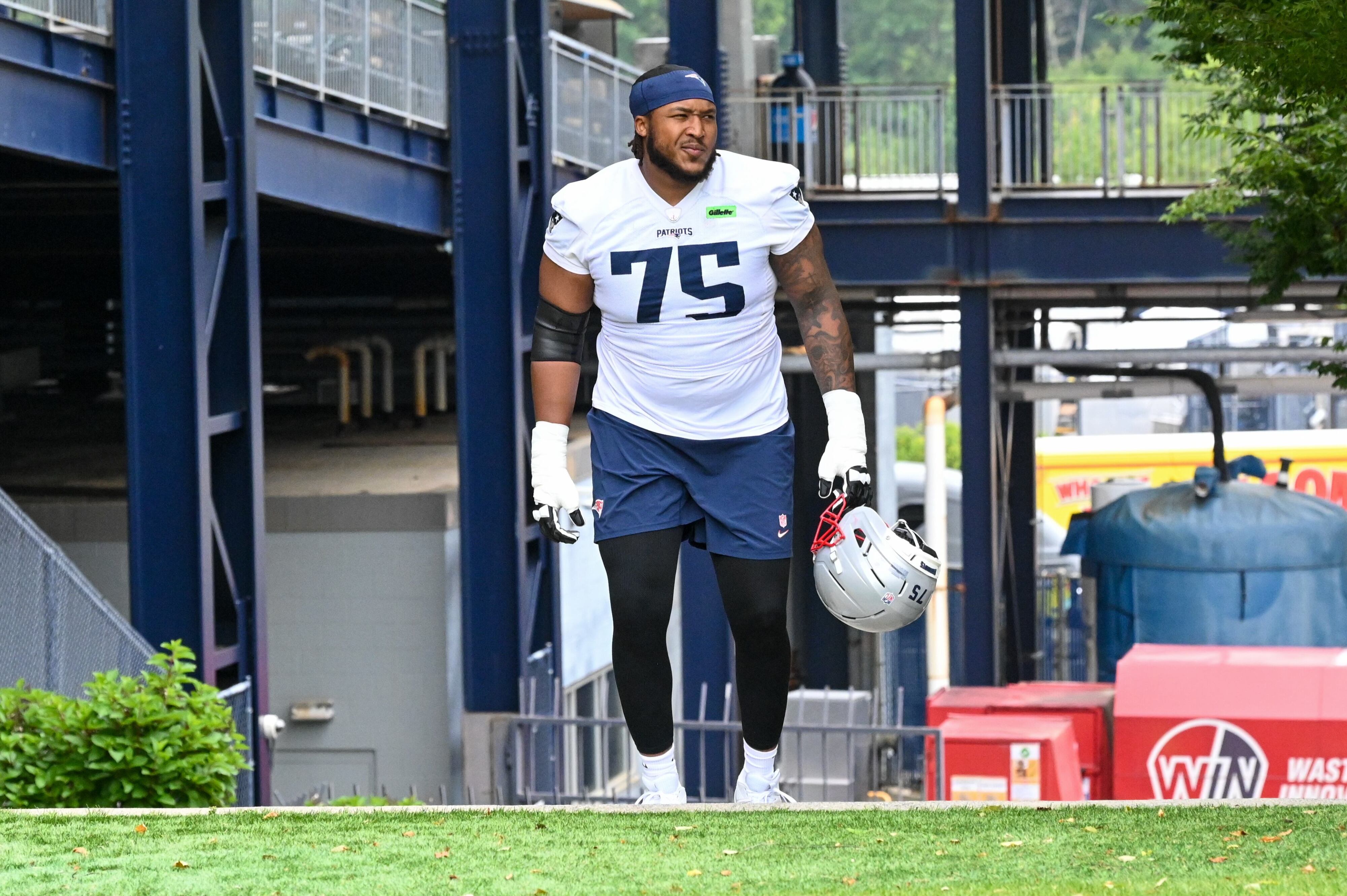 Former New England Patriots starter signs with Cardinals practice squad ...