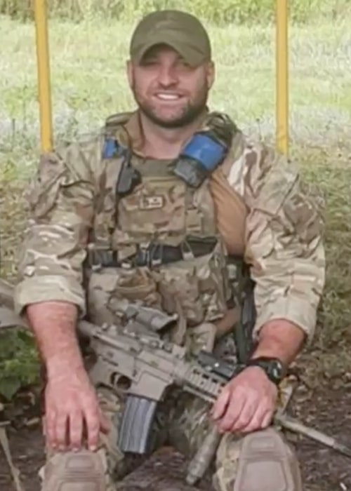 Prison officer fired after going AWOL to fight in Ukraine must be given ...