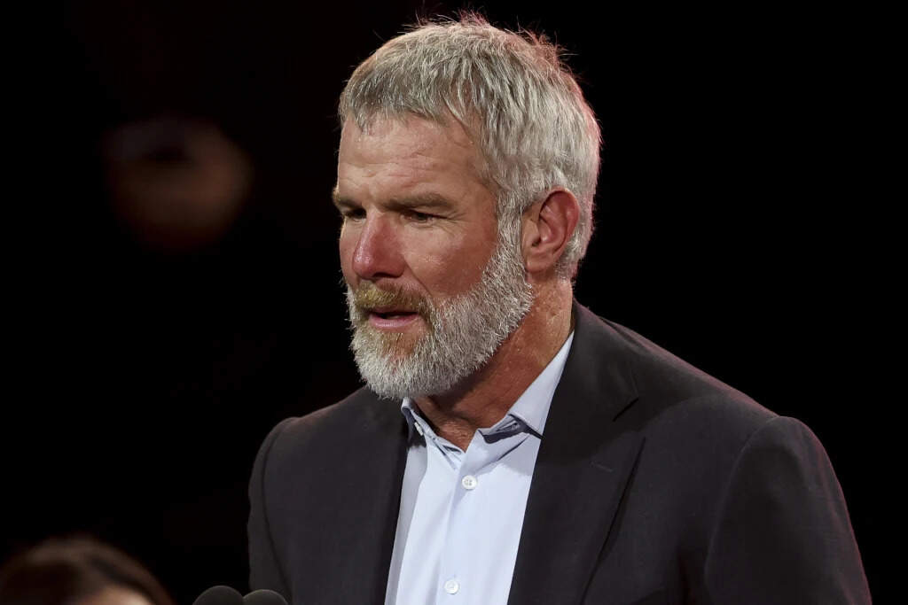 Brett Favre honors late Giants star Tyler Sash, urges fans to watch ...