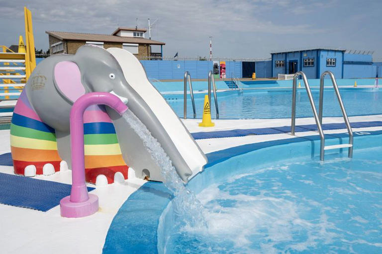The 'hidden gem' lido 40 minutes from Essex that's been compared to Greece