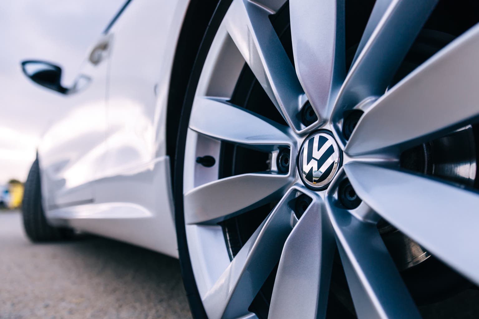 Volkswagen and AWS extend collaboration on digital platform to increase ...