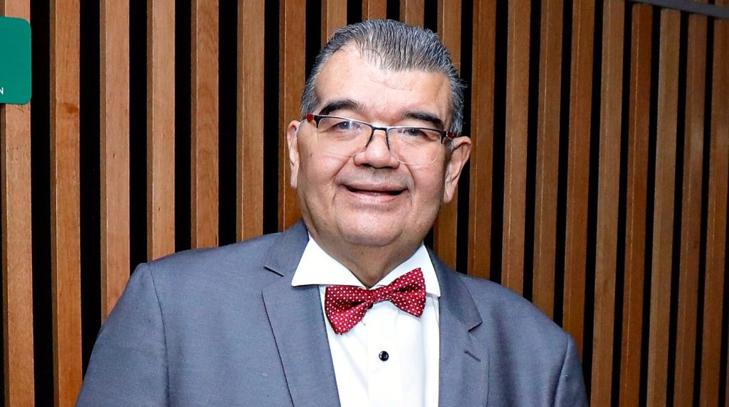 El comentarista de TUDN Emilio Fernando Alonso recibe la noticia más ...