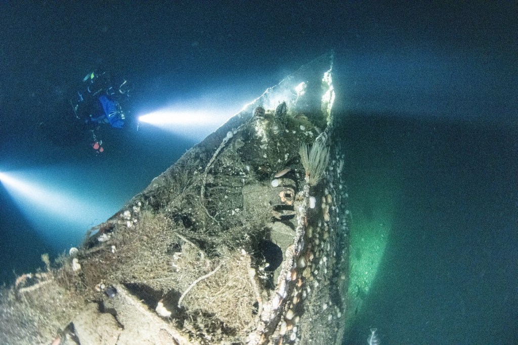 Divers explore WWI Navy submarine wreckage 100 years after it sank