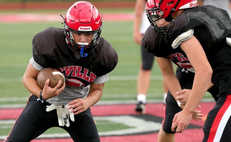 10 camps, 10 days: New dad, new role — Tyler Rouse’s football journey ...