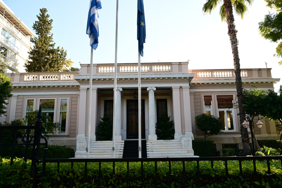 Απευθείας ανάθεση Μαξίμου σε ελβετική εταιρία