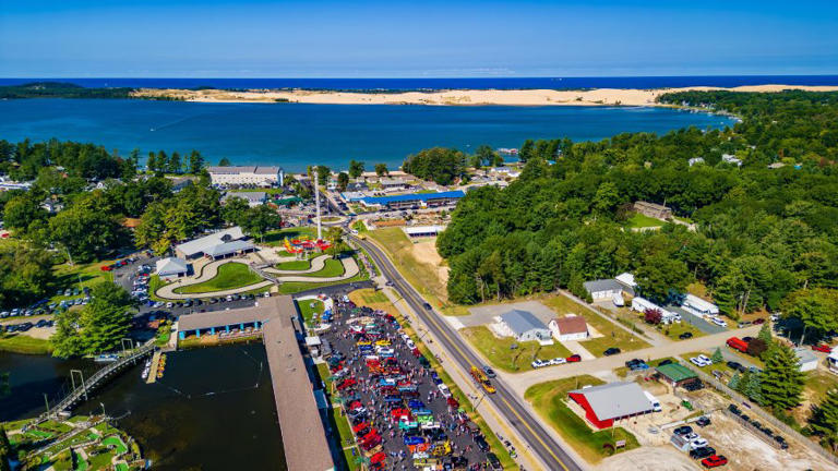 Apple pie and BBQ combine at Silver Lake food festival