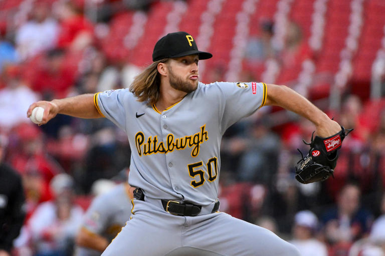 Pham's two-run single lifts Pirates over Cardinals 2-1