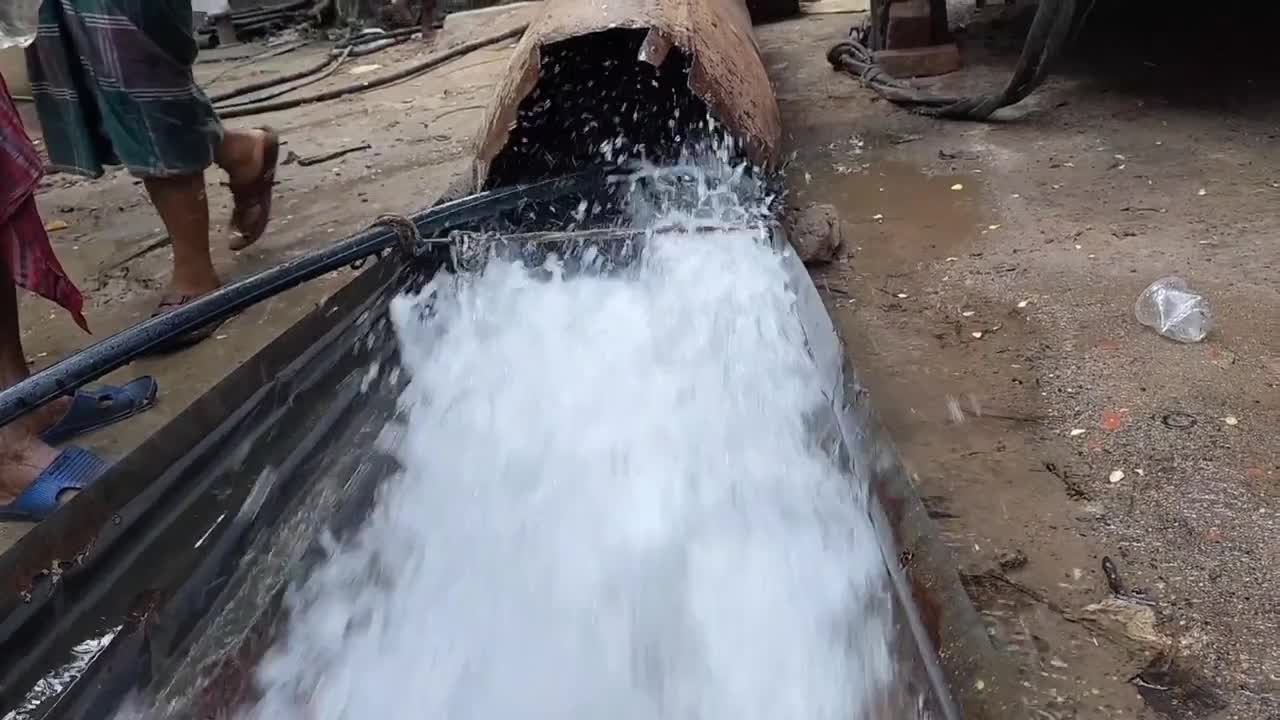 Tube well cleaning brings joy in Mohammadpur, Dhaka