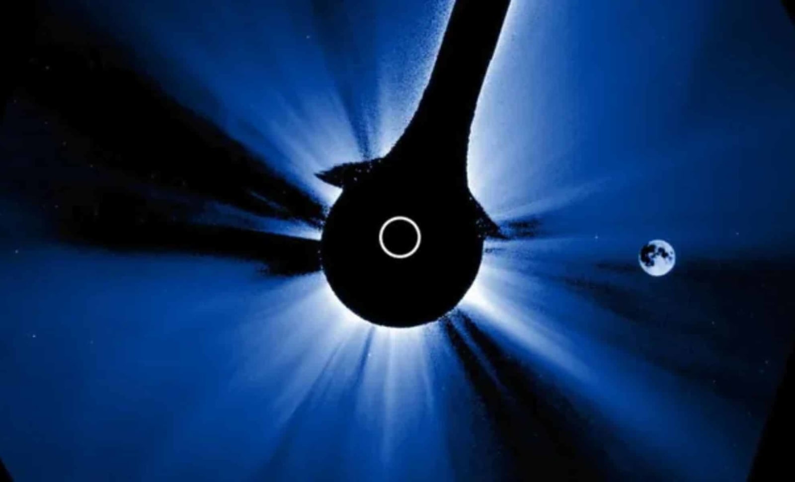 Scientists Caught the Moon Sneaking Across the Sun in a Stunning ...