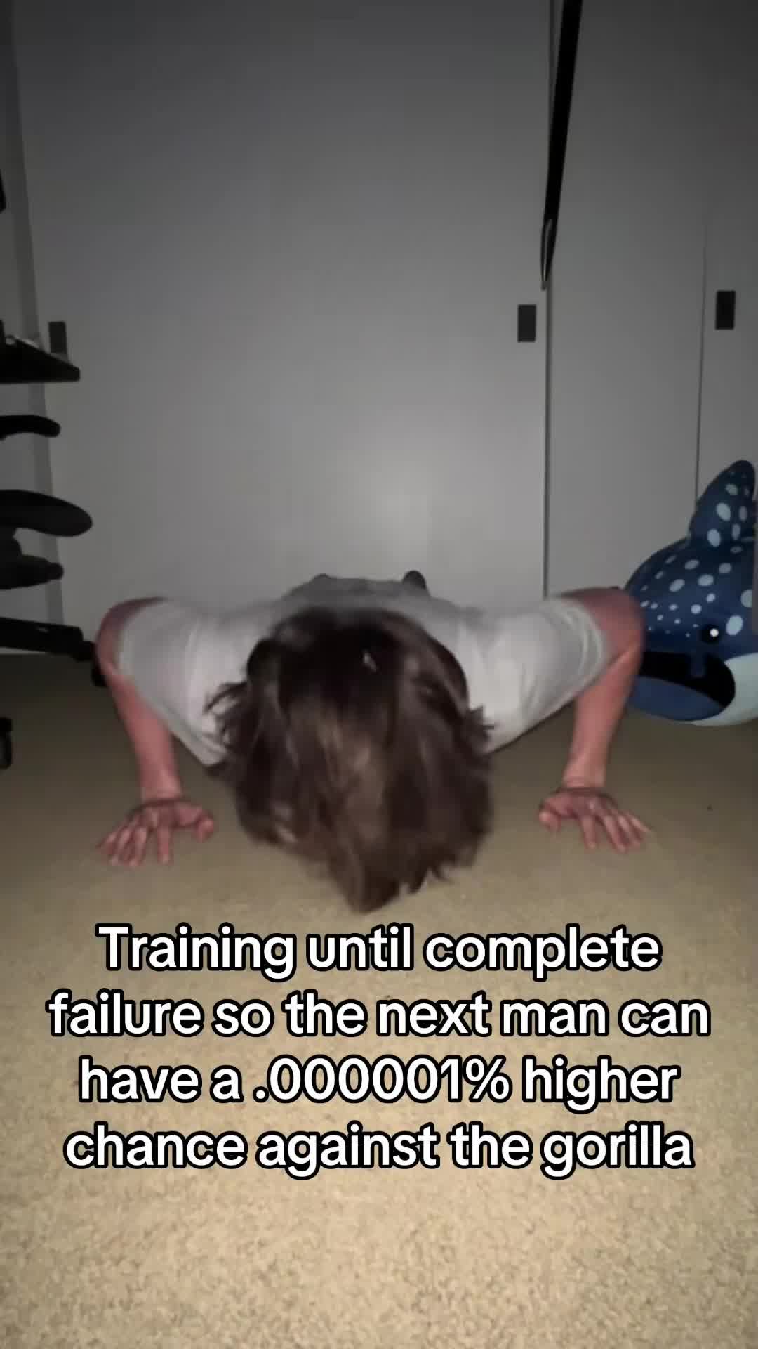 I challenge a gorilla and it backfires! 😅