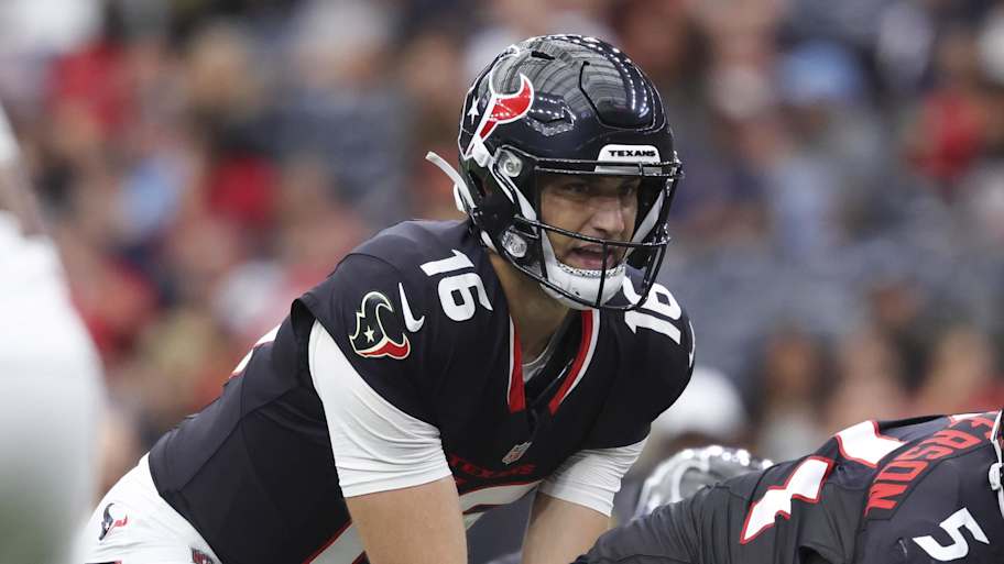 Cardinals Sign New QB