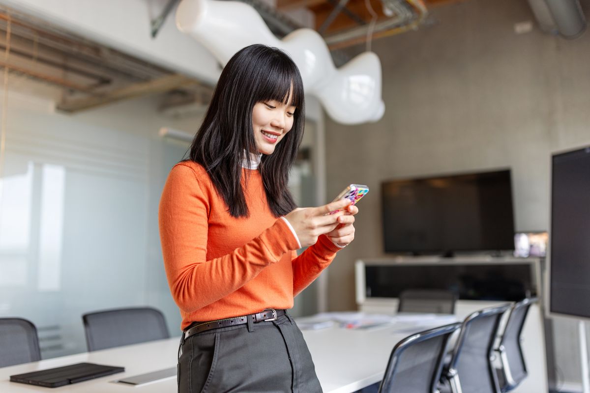 9 office etiquette mistakes that are quietly hurting your career