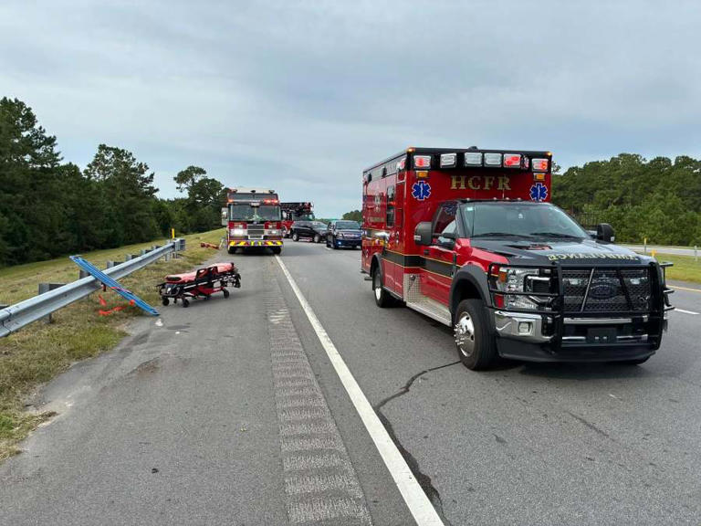2 hurt in Highway 31 rollover crash, Horry County Fire Rescue says