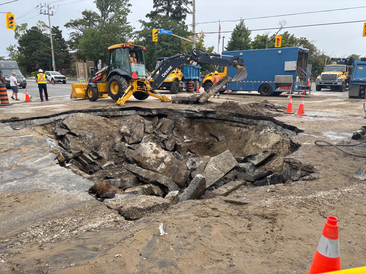Sinkhole closes east end intersection in Toronto