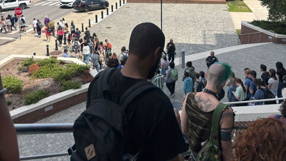 Intelligence report ties 'swatting' group to hoax threat at UT ...