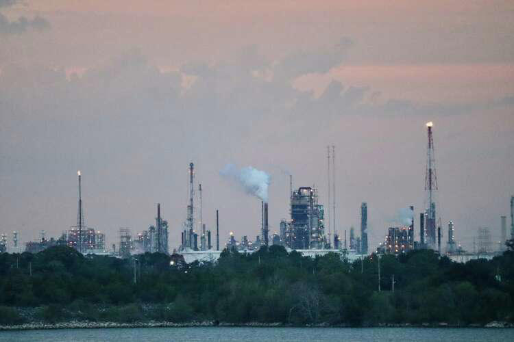 Houston oil giant to revamp Baytown site, bringing 700 jobs