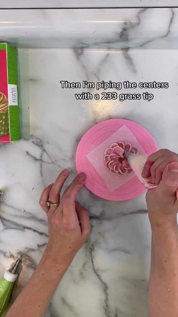 Easiest Way to Pipe Big Buttercream Flowers on a Mini Turntable