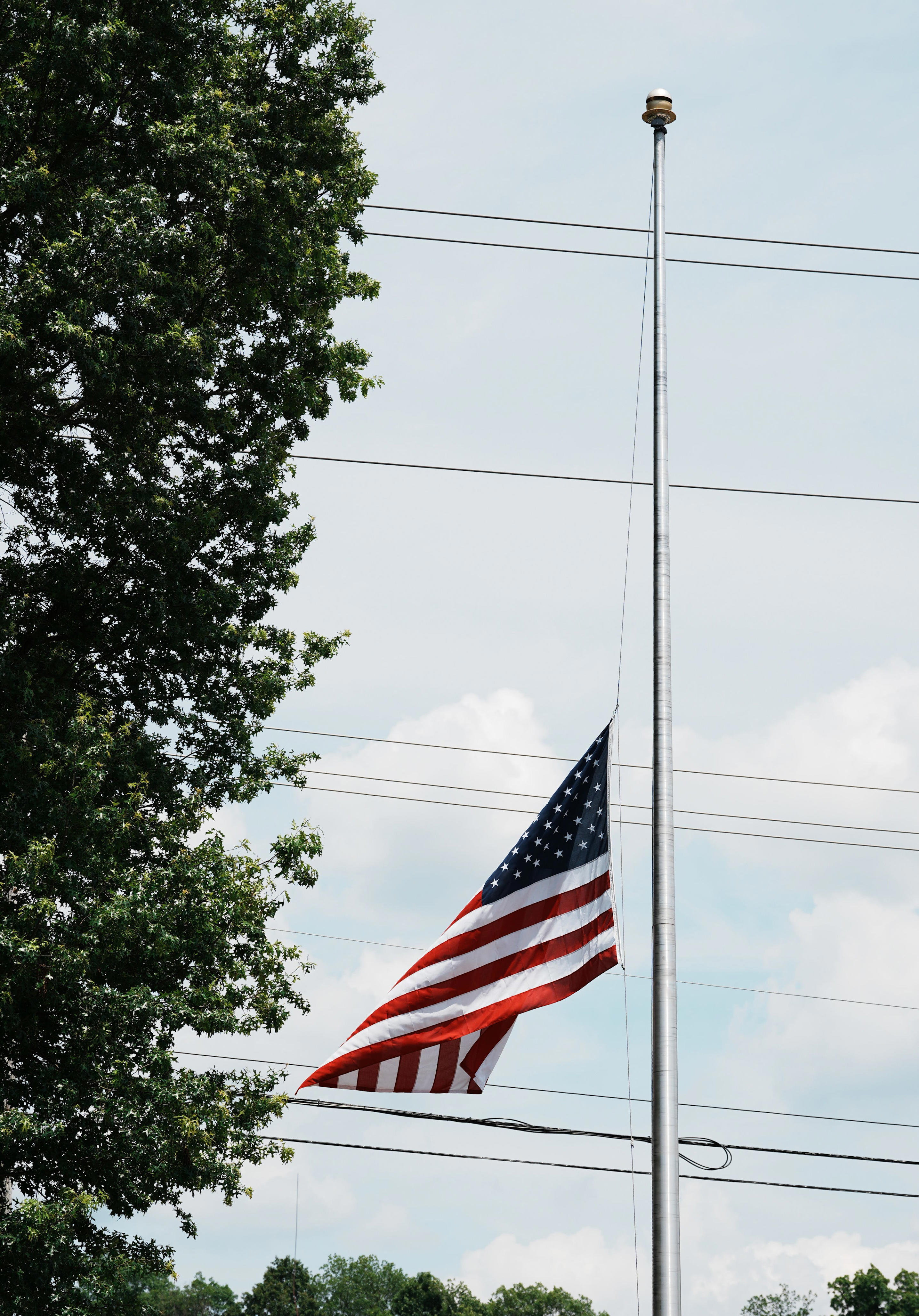 Why are flags at half-staff in Illinois? Pritzker, Trump order flags ...