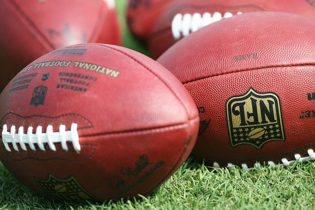 Are There Any Football Games On Tonight? NFL/College Football Schedule Info