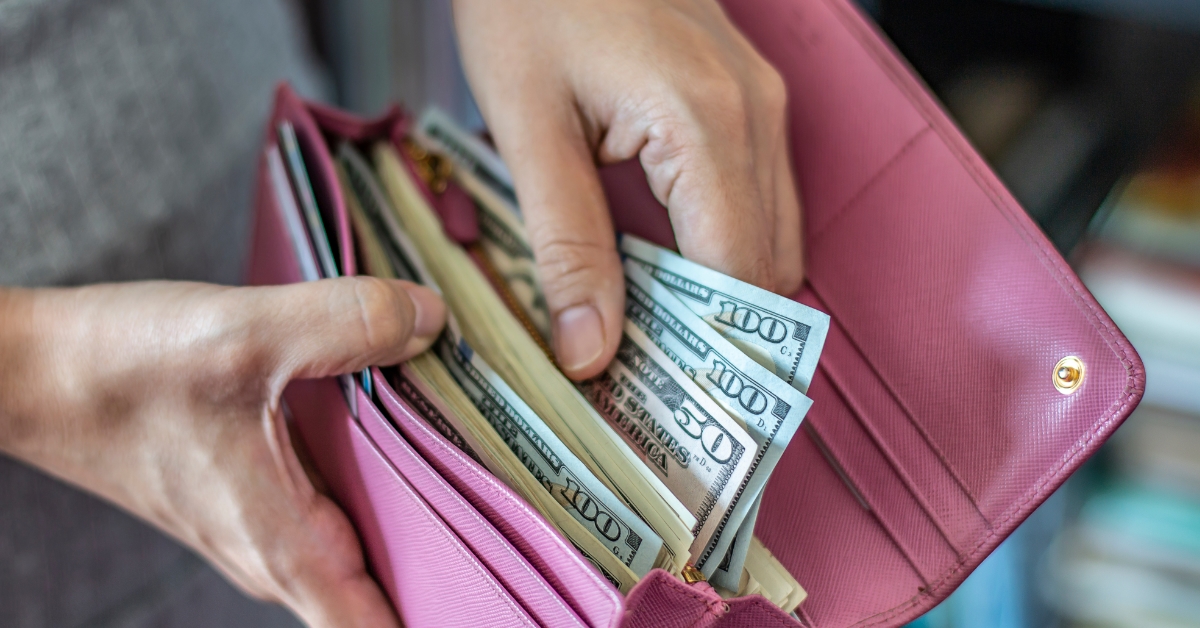 8 Money Traps That Keep the Middle-Class Broke, According to Financial ...