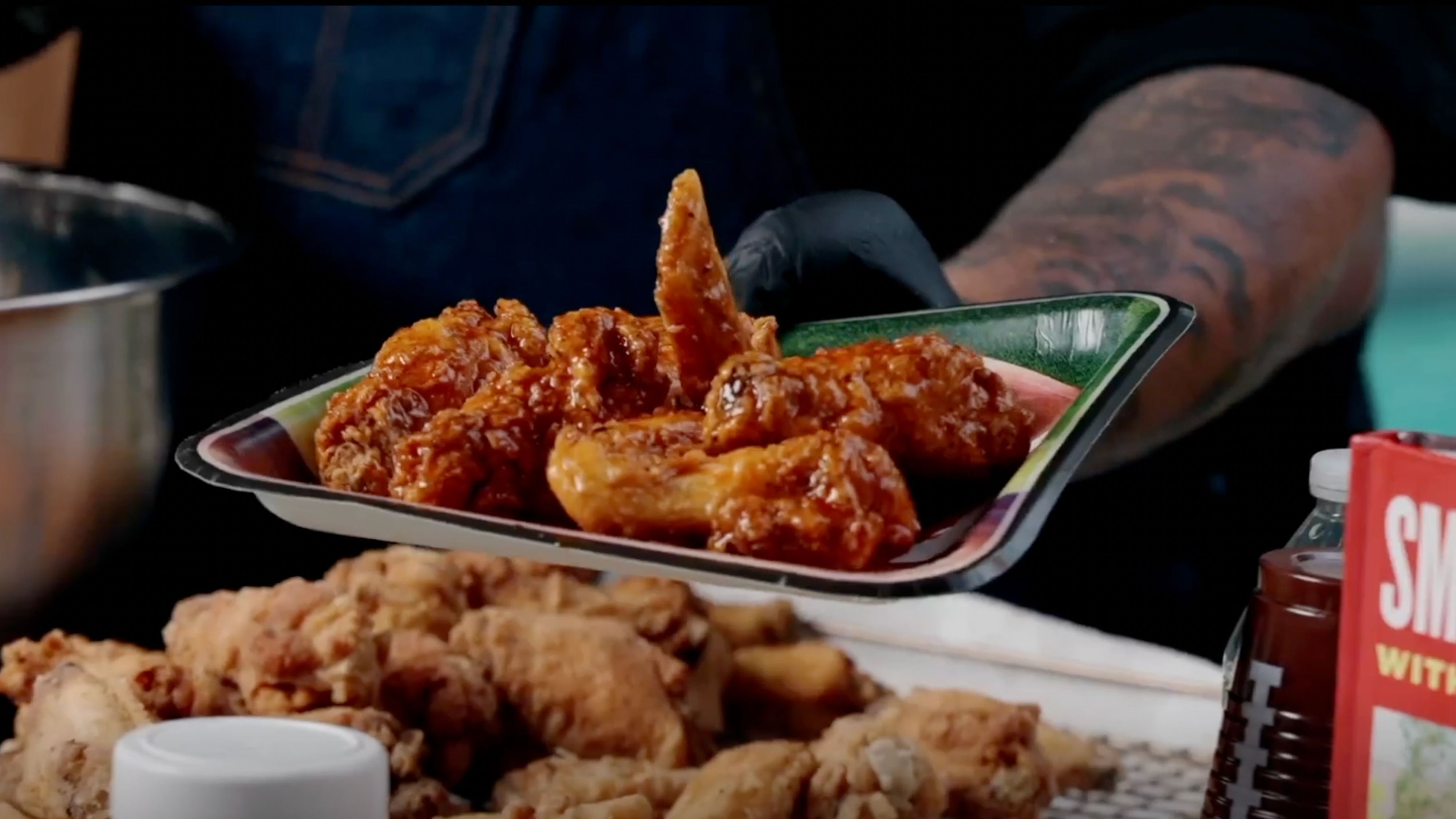 Chef Aaron Brown Serves Tailgate Wings With Flavors That Don’t Miss!